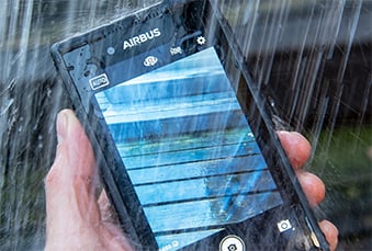 Tactilon Dabat hybrid device - a smartphone and TETRA radio in one