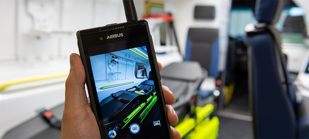 Tactilon Dabat hybrid device - a smartphone and TETRA radio in one